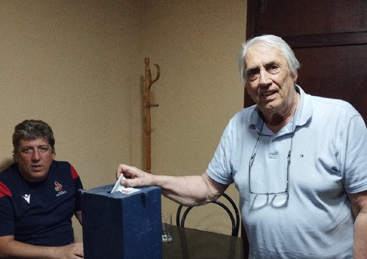 El Prof. Gustavo Forteza fue reelecto presidente de ADIC para el ...